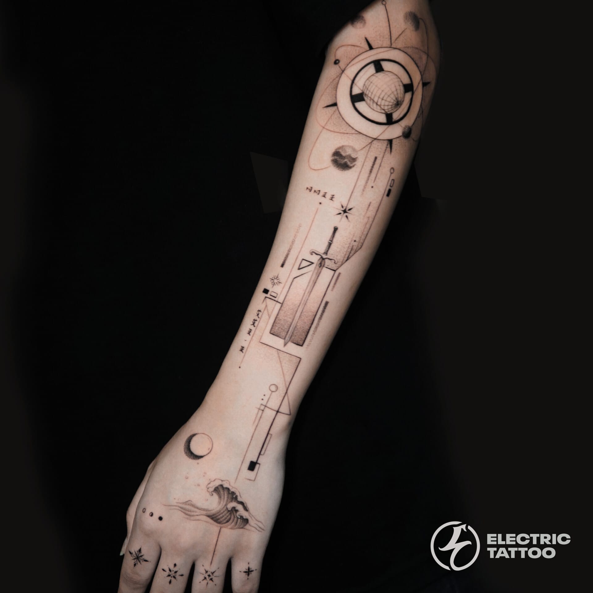 Graphic Tattoo - Electric Tattoo Hanoi